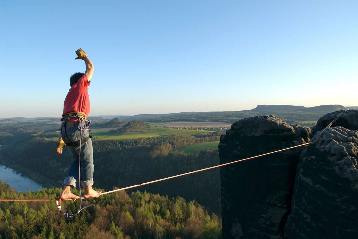 Learn About the Extreme Sport Highlining - Winch And Pulley